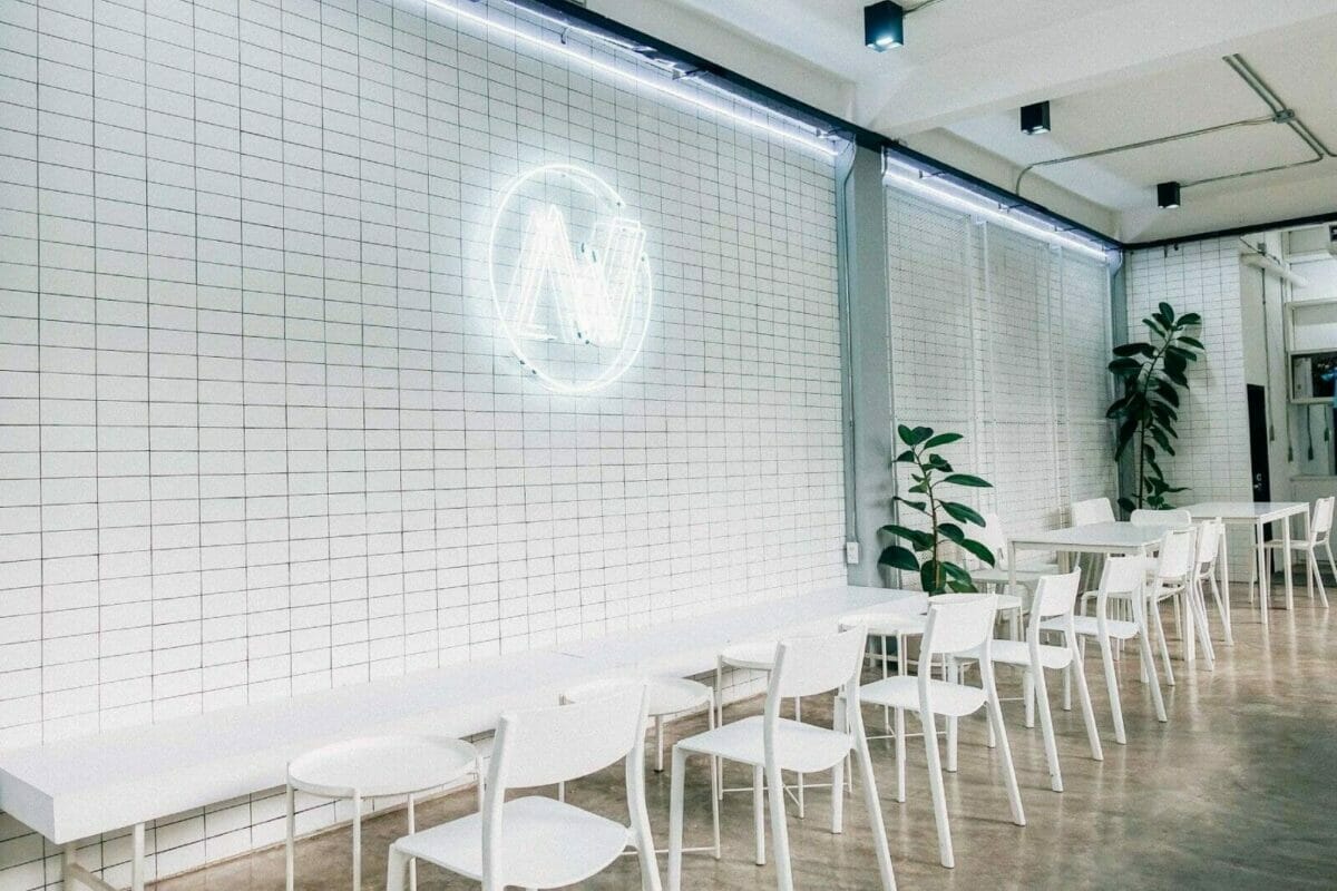 6 คาเฟ่สไตล์มินิมอล ที่ถ่ายรูปออกมาแล้วปังปุริเย่!!! — LivingPop